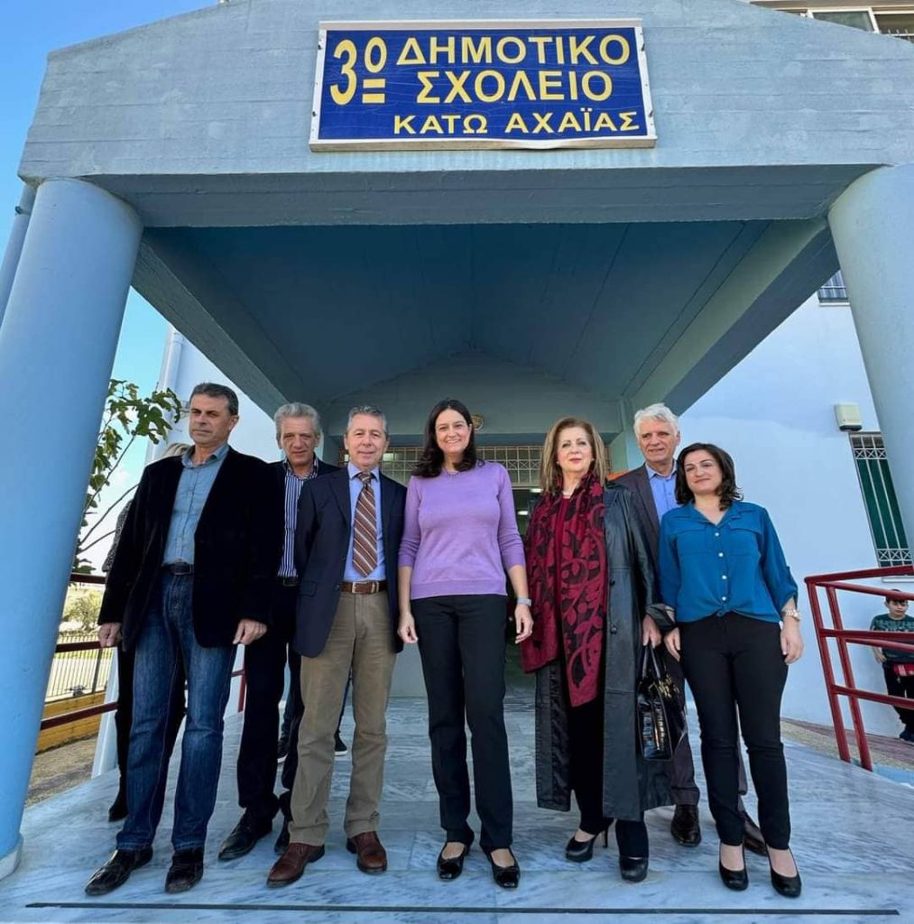 Στο διαδικτυακό προφίλ της Κεραμέως, η τάξη του Τάκη Καμπέρου ...