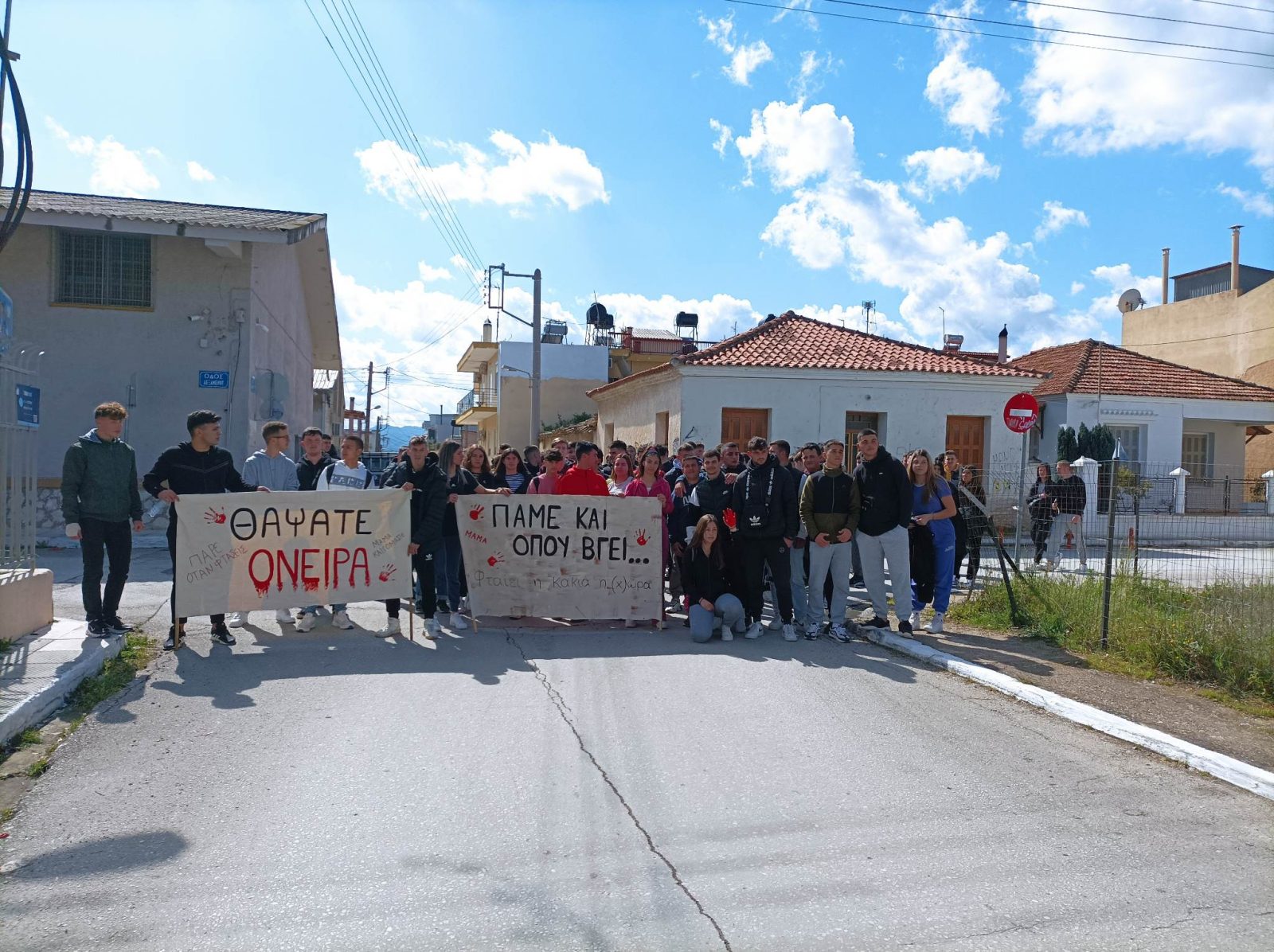 Κάτω Αχαΐα: Πορεία και τρισάγιο στον σιδηροδρομικό σταθμό για τα θύματα ...