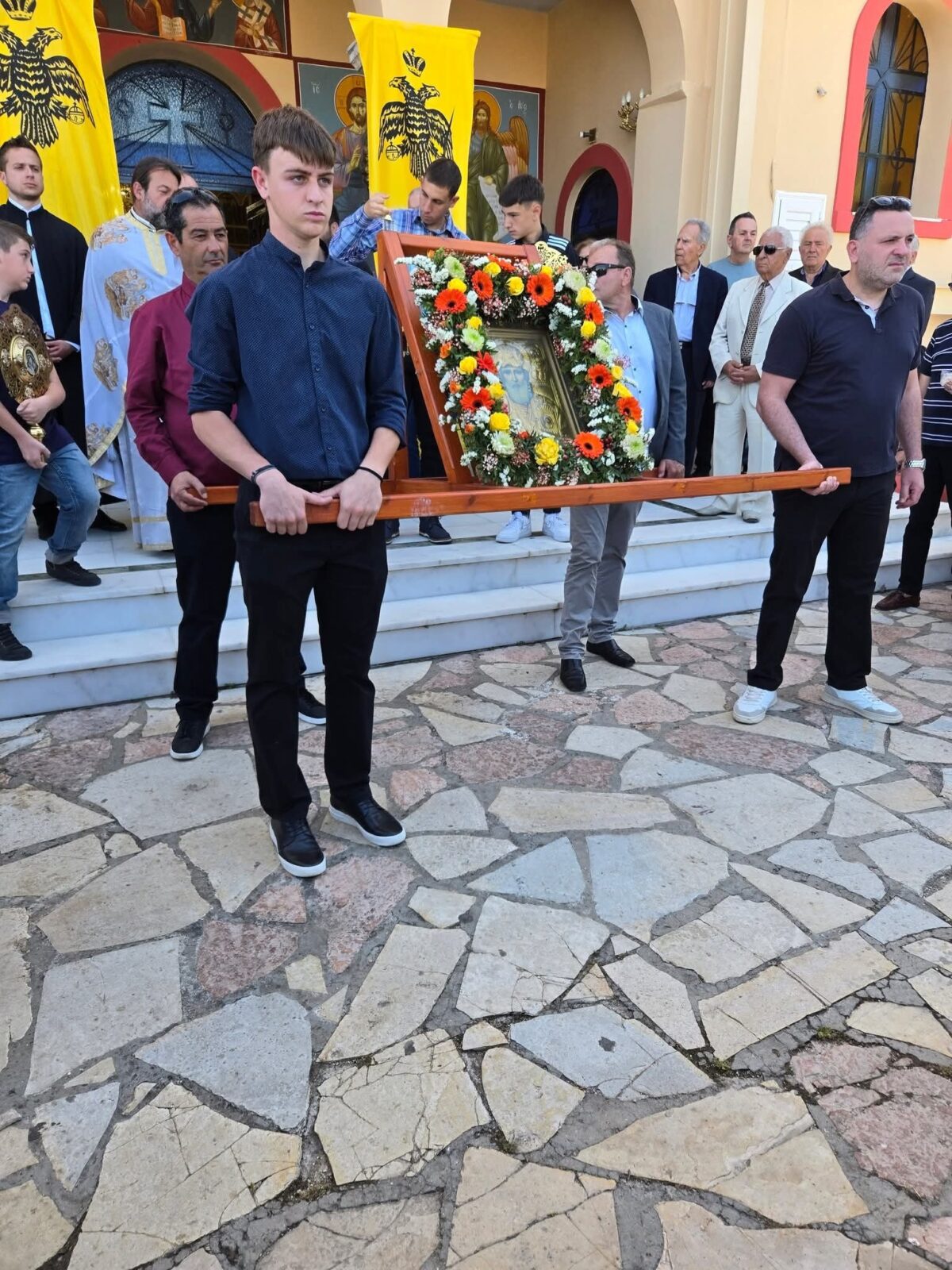 Ευχές, γλέντι και χορός στα Νιφορέικα για τον Άγιο Νικόλαο - ΦΩΤΟ ...